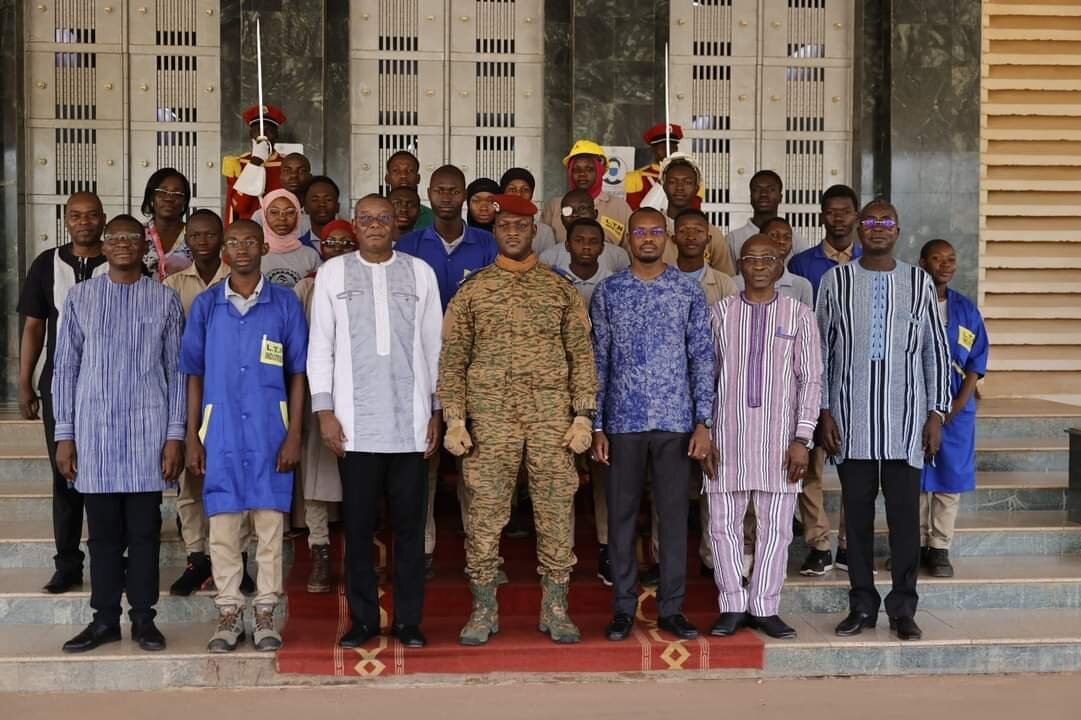 Effort de guerre : Les élèves du LTN-ASL remettent leur contribution au ...